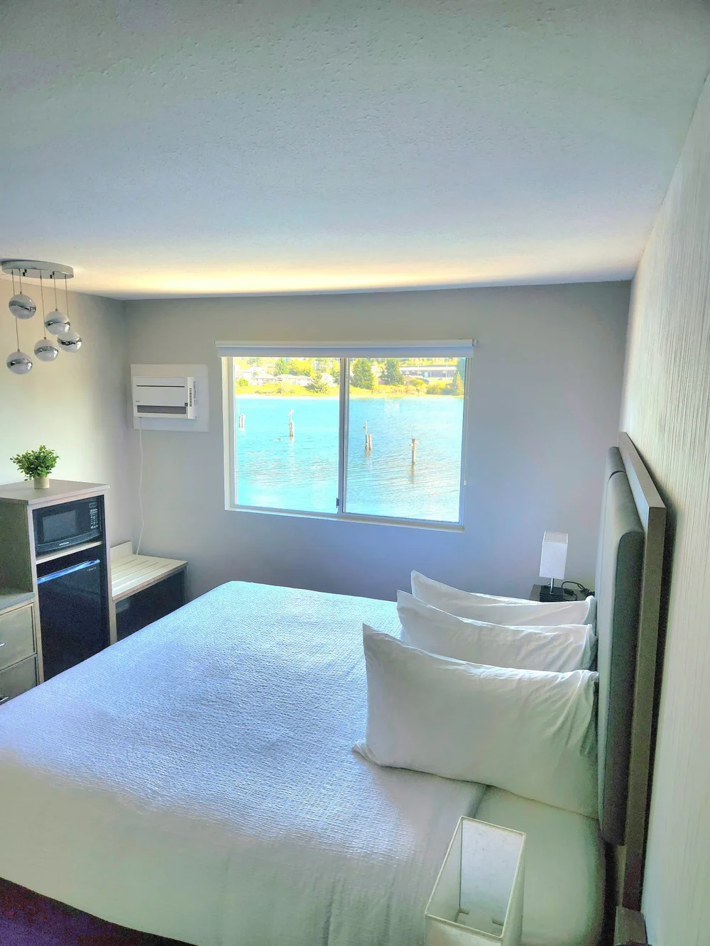 Rooms — The Spot at Porpoise Bay, Hotel & Marina · Sechelt, BC