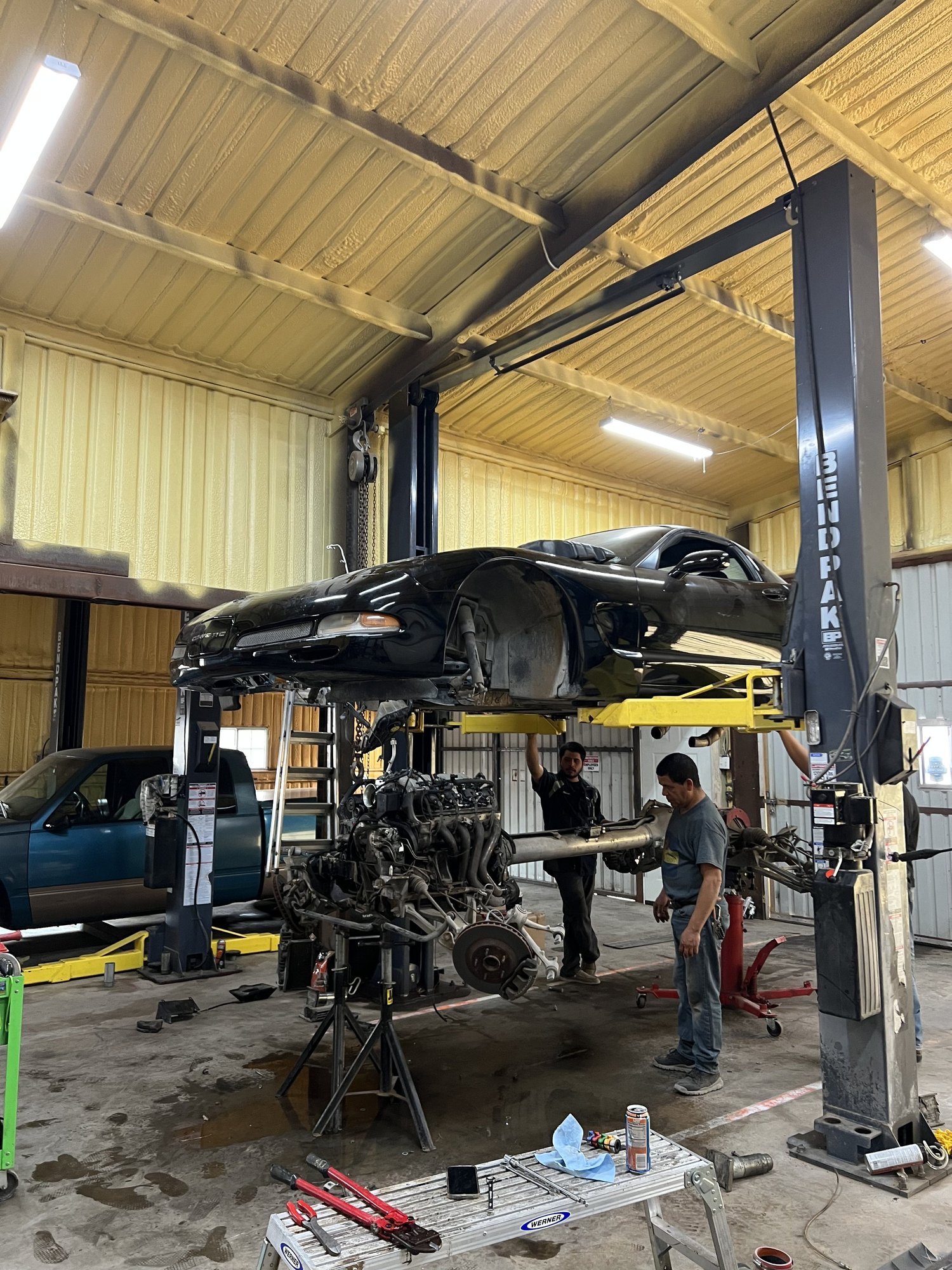 Alvarez Auto Repair LLC