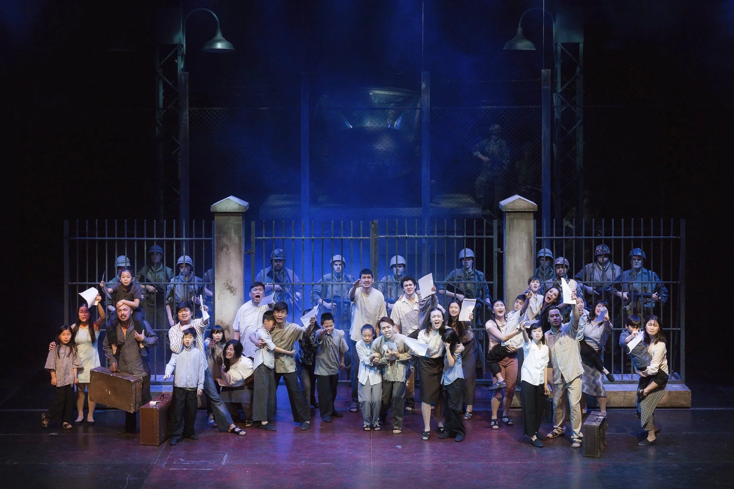 Miss Saigon — Showbiz