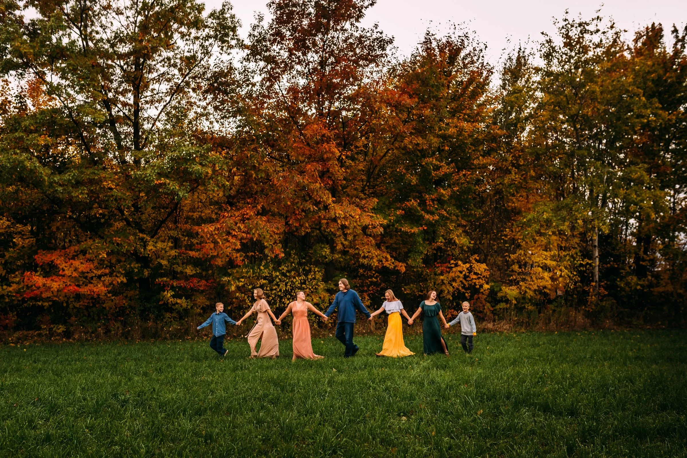 Capturing Memories in Fall: A Stunning Family Photo Session in ...