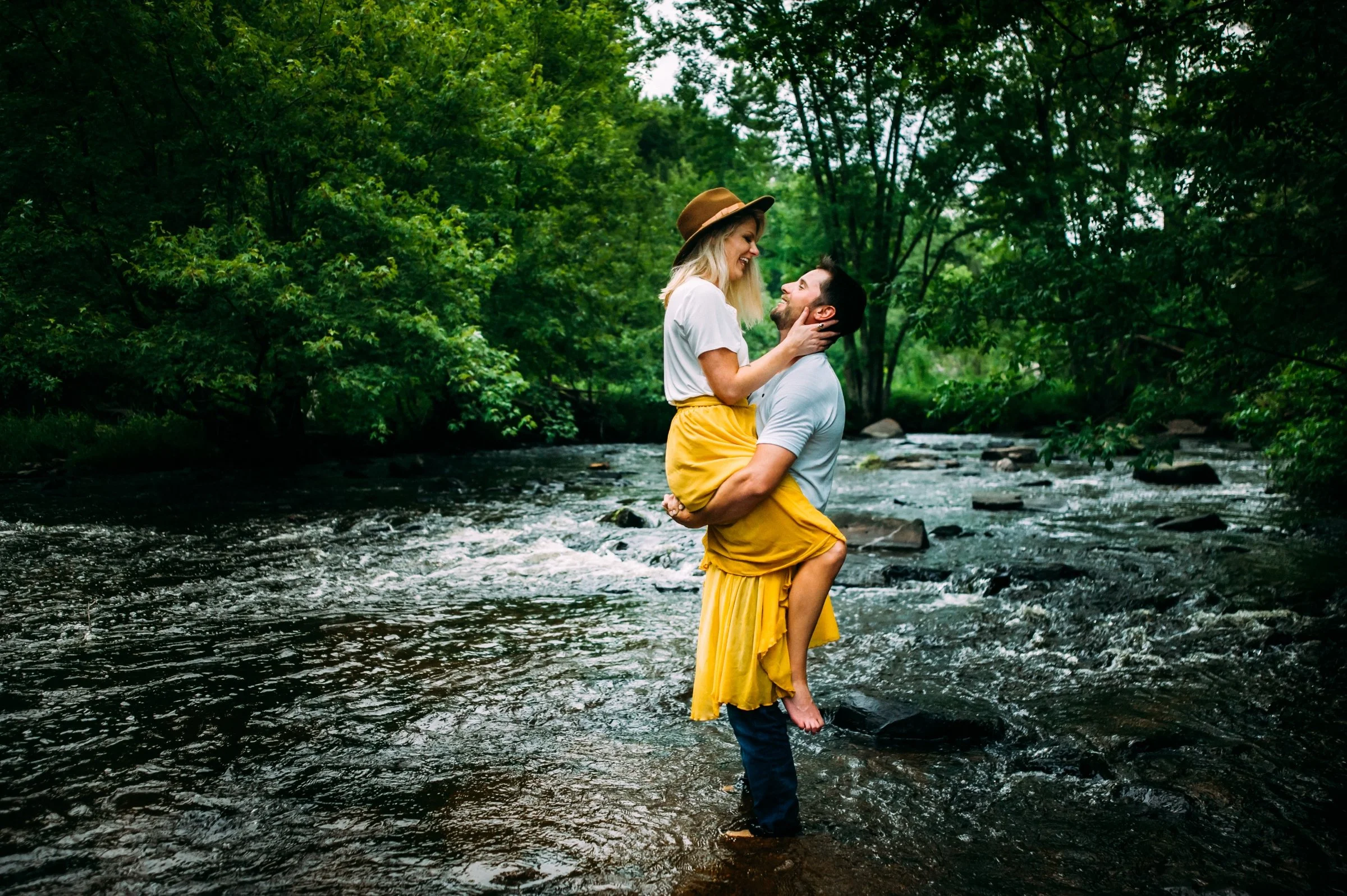 Unique Engagement Photos Ideas to Set Your Photos Apart from the Rest ...