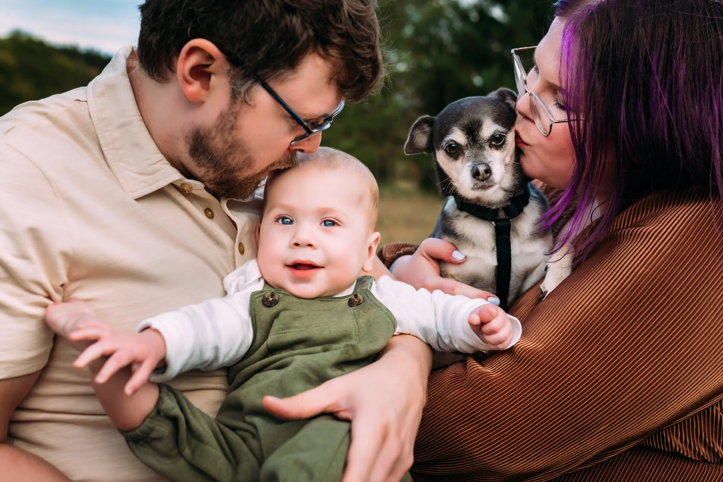 Paws and Portraits: A Perfect Family Photo Session with your Dog in ...