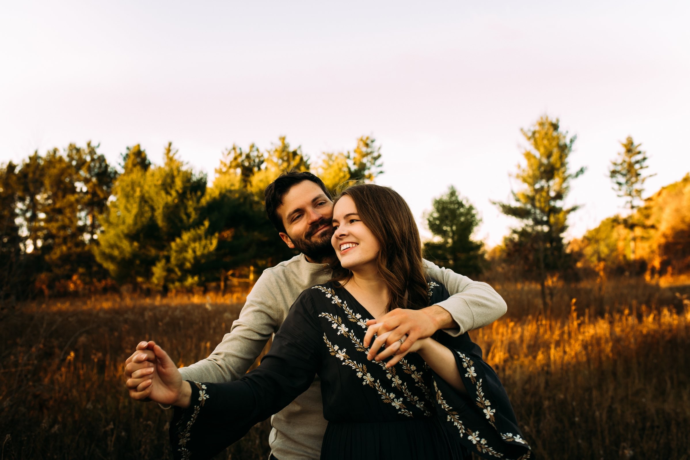 5 Fun and Creative Engagement Photo Poses You'll Love — Kelly Jacobi ...