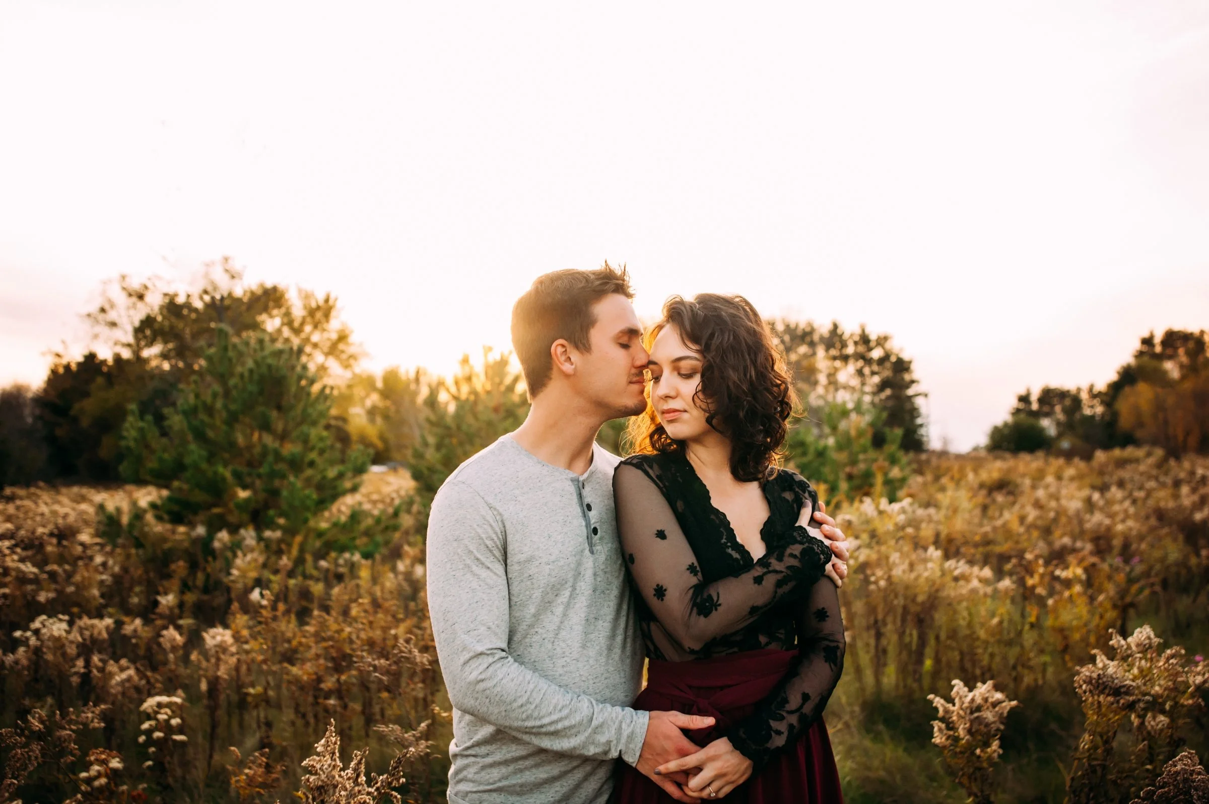 5 Fun and Creative Engagement Photo Poses You'll Love — Kelly Jacobi ...