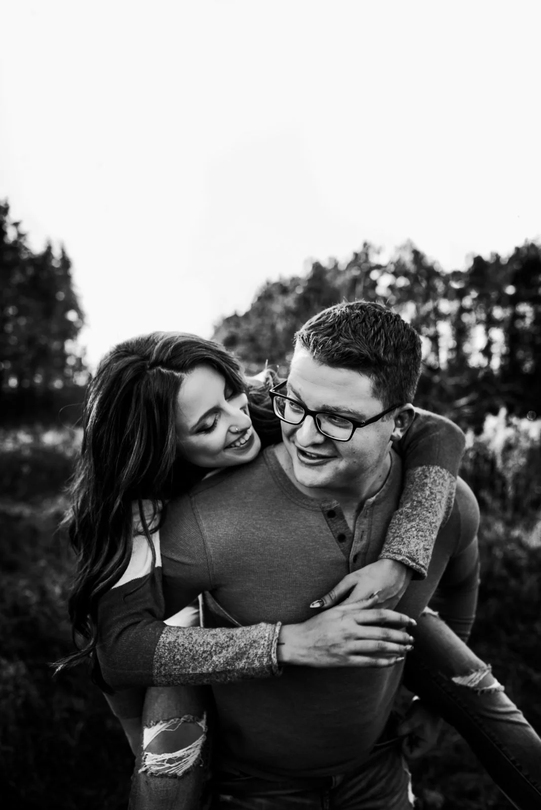5 Fun and Creative Engagement Photo Poses You'll Love — Kelly Jacobi ...