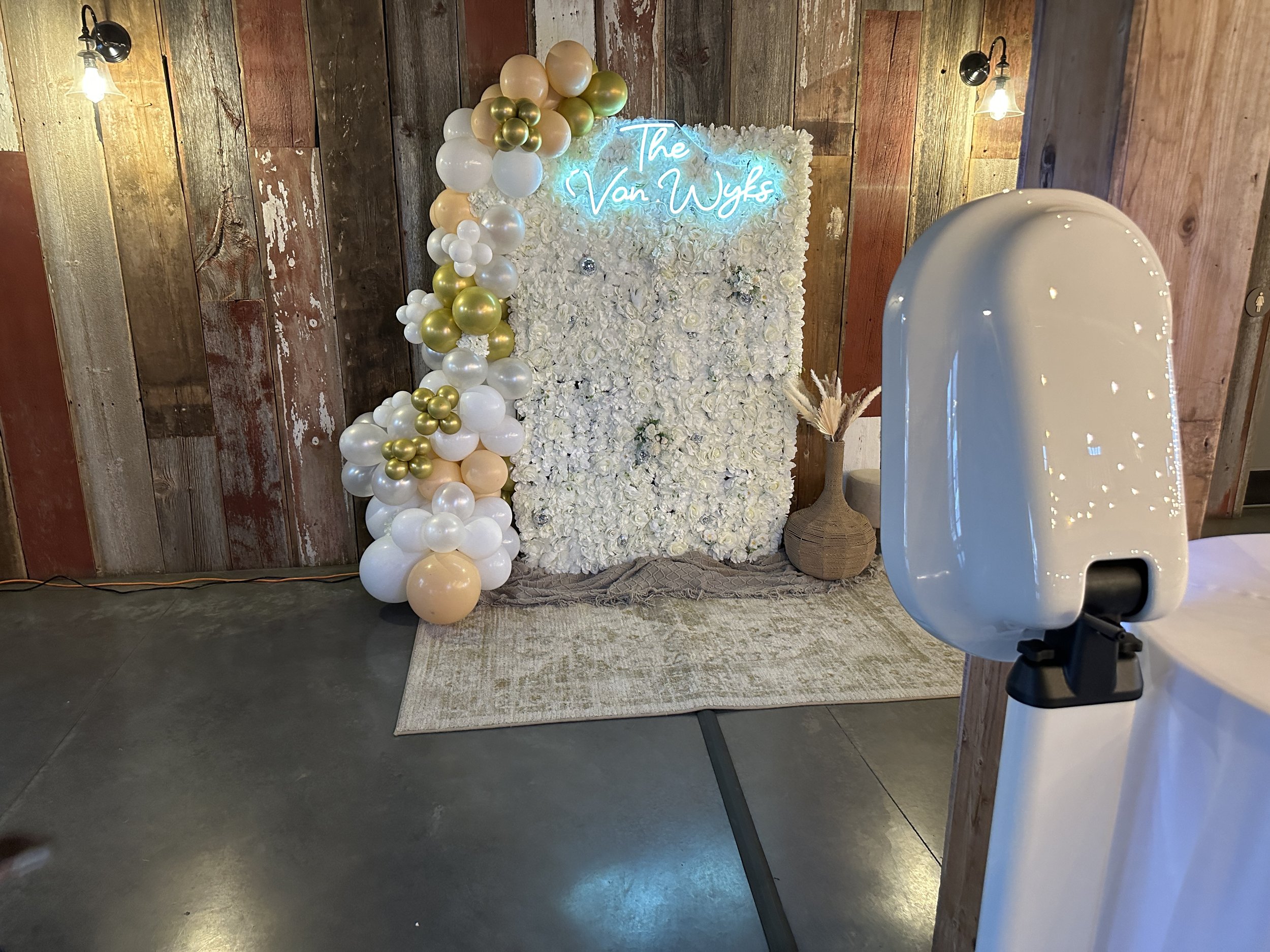 Photo Booth Rental & Decor | Capture Photo Booth & Decor | West Des ...
