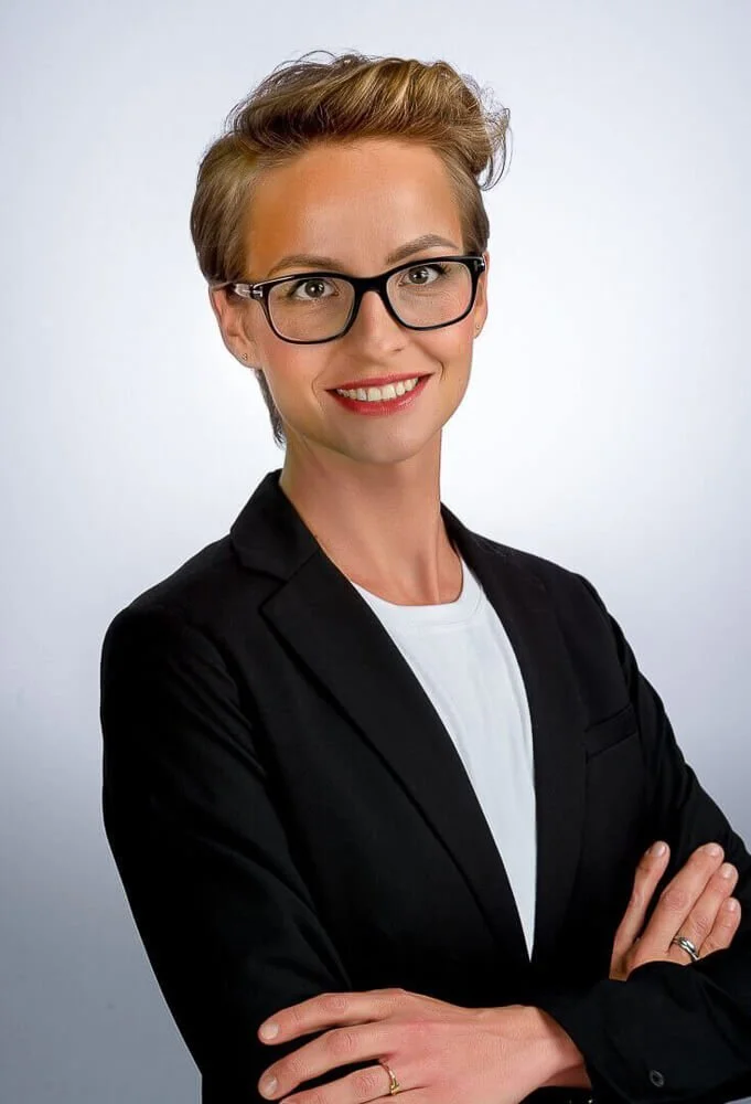 Real Estate Headshots Sherman Oaks – Modern Realtor Portraits | Backed ...