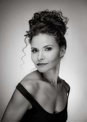 Beautiful Black and White Headshots: Tips for The Perfect Black & White ...