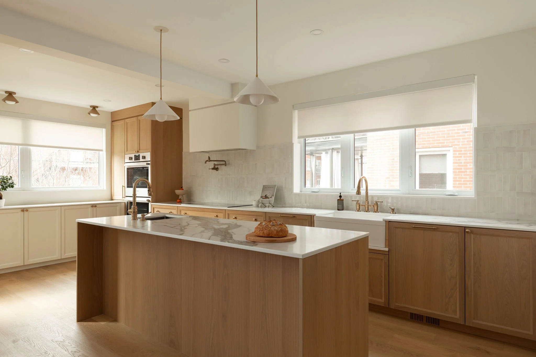 Borden Project: high-end custom kitchen with timeless and warm design ...