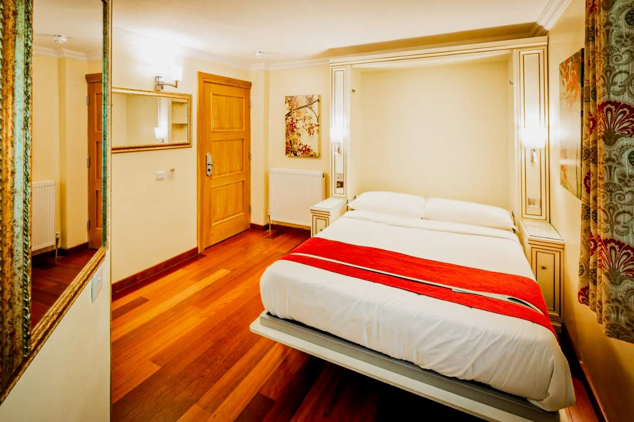 Stay — Linton Hotel