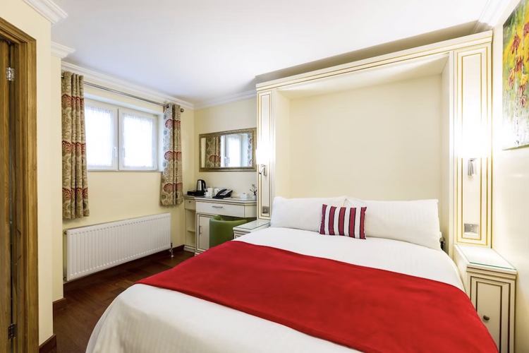 Stay — Linton Hotel