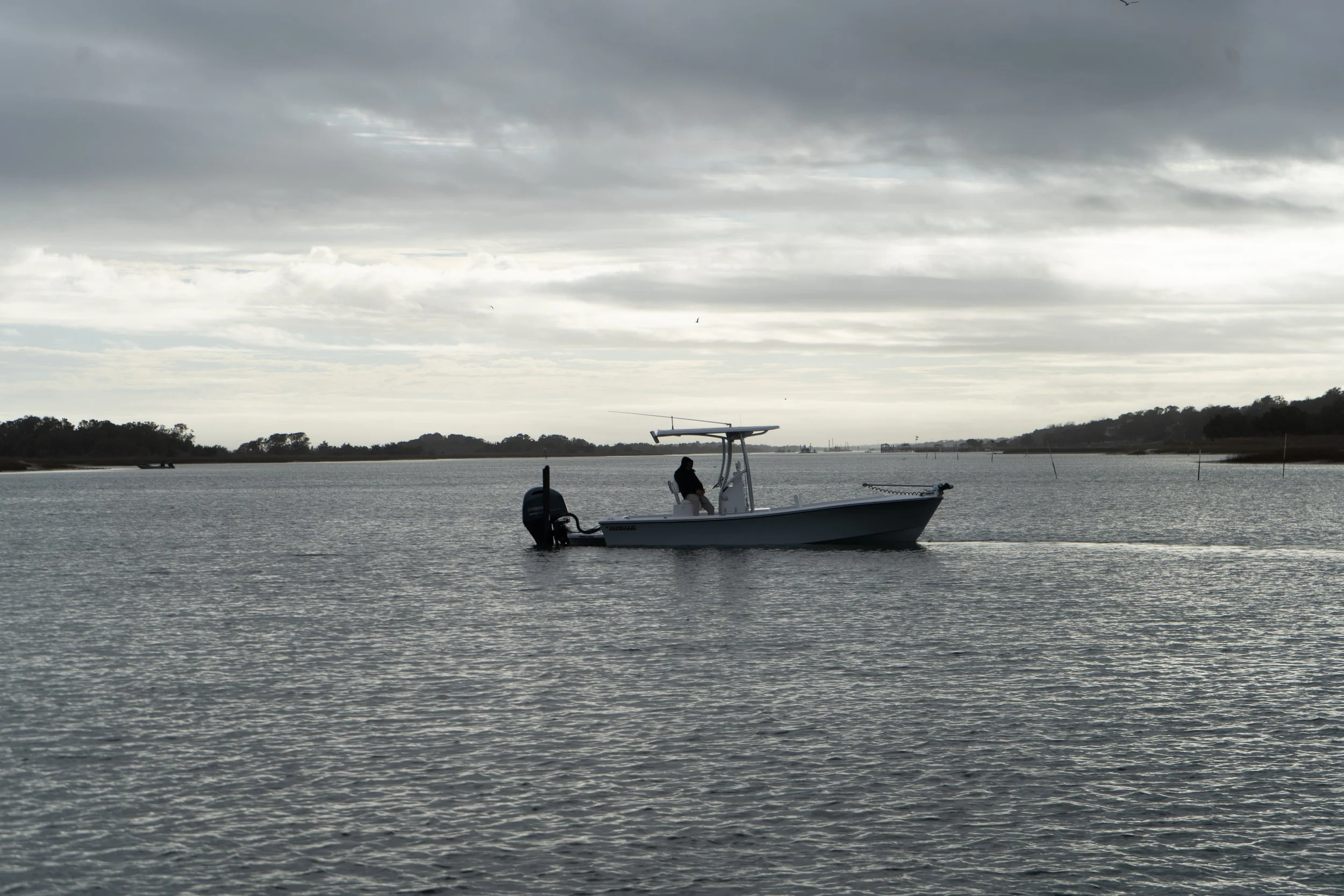 2100 Roamer II — Privateer Boats