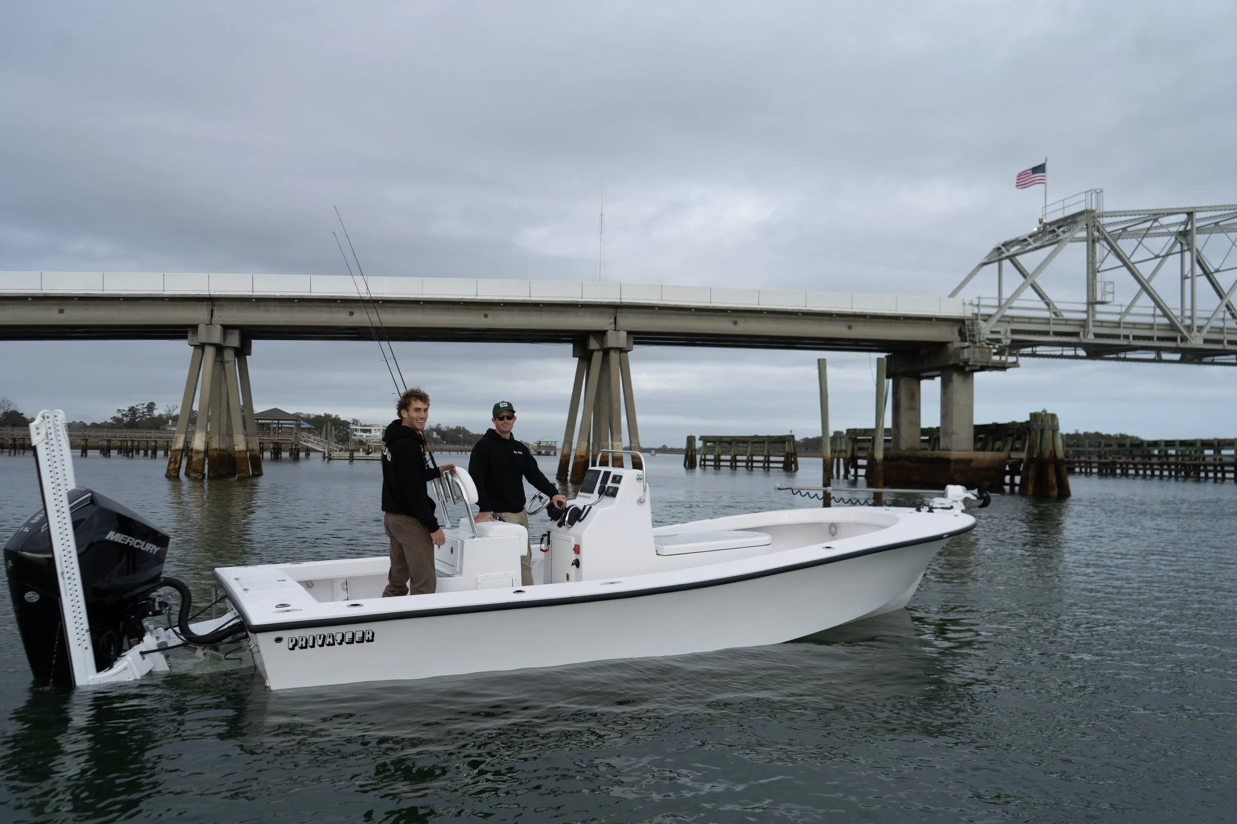 2100 Roamer II — Privateer Boats