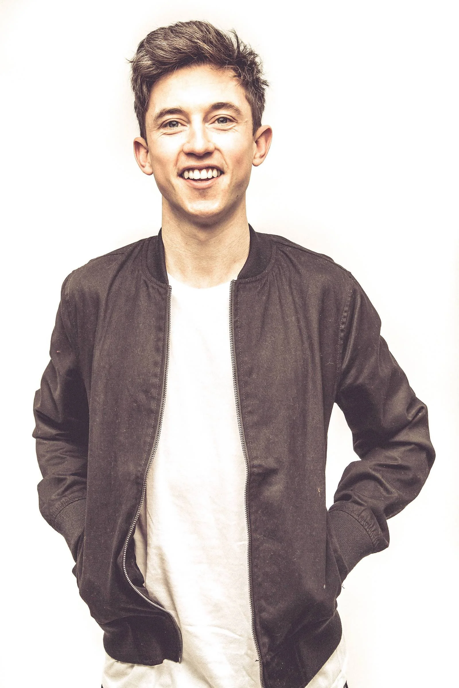 GALLERY — JAKE LAMBERT