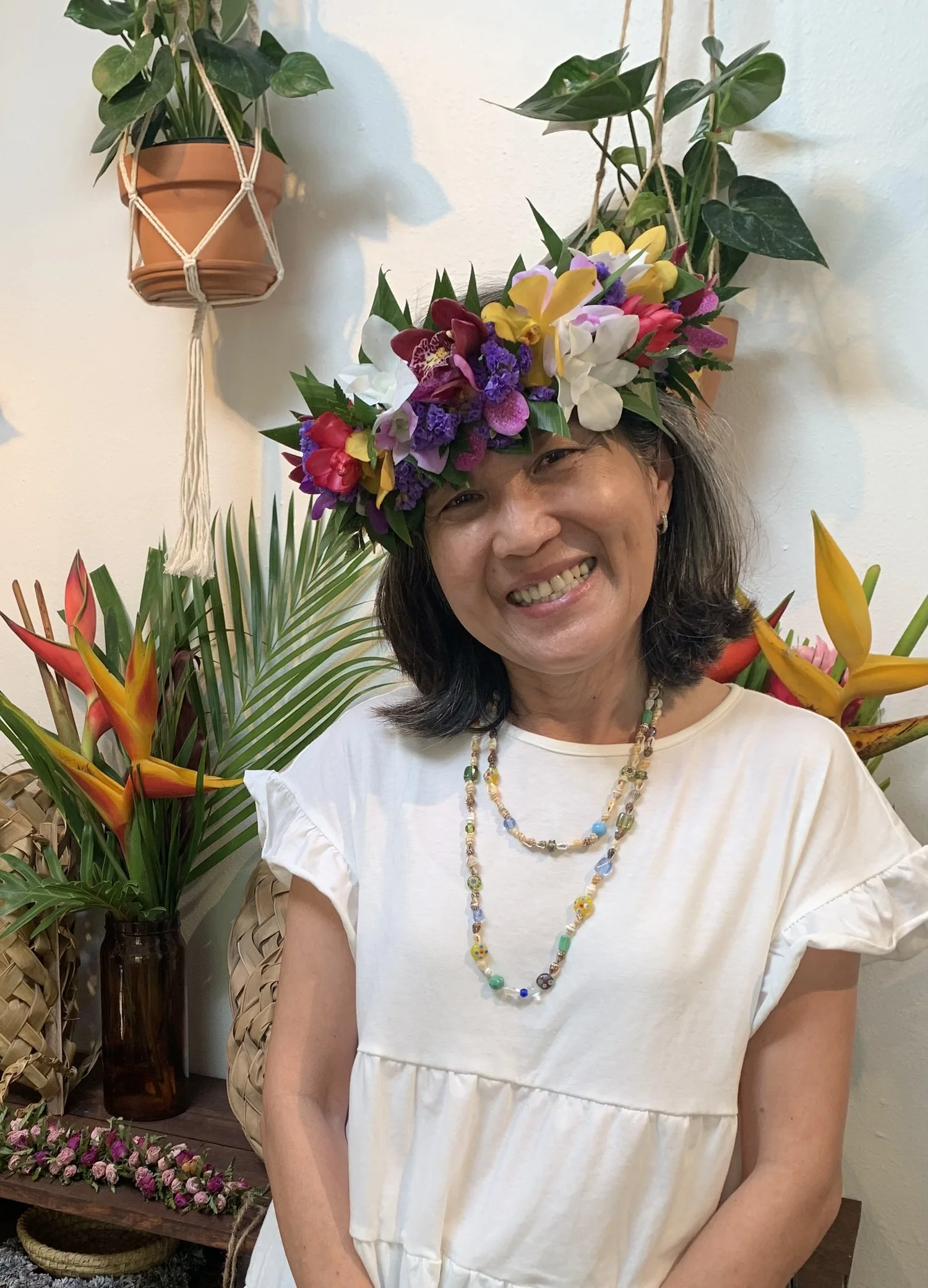 Flower Ribbon Lei vs Traditional Flower Lei — Momslittlethings