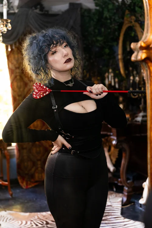 Goddess Evelyn Nightshade