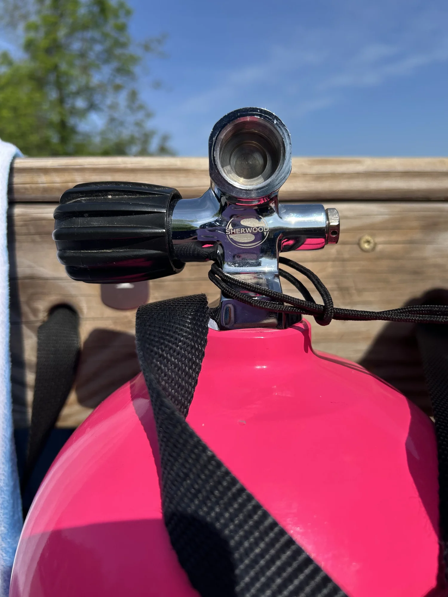 Yoke vs. DIN: A Deep Dive into Scuba Regulator Connections | Seaira Dives