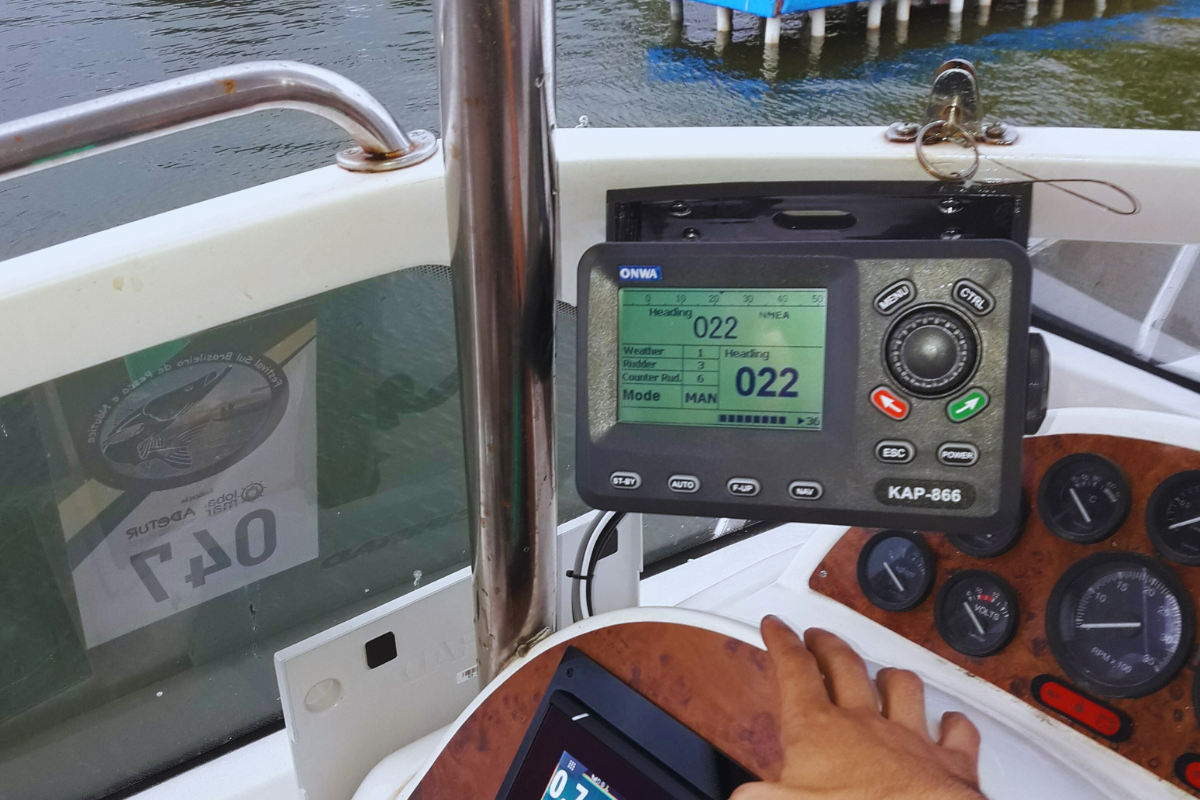 Piloto automático para sua embarcação — NAVITEC
