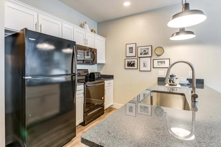 Luxury Riverfront Apartments in Toledo, OH | Marina Lofts