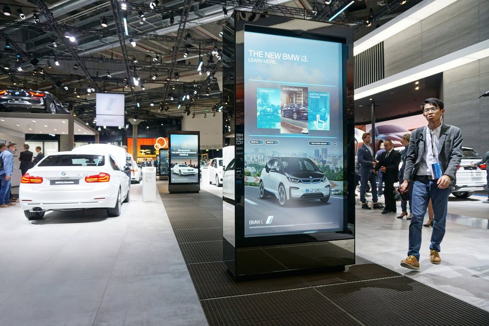 BMW Group Erlebnisexponate — yellow design | yellow lab
