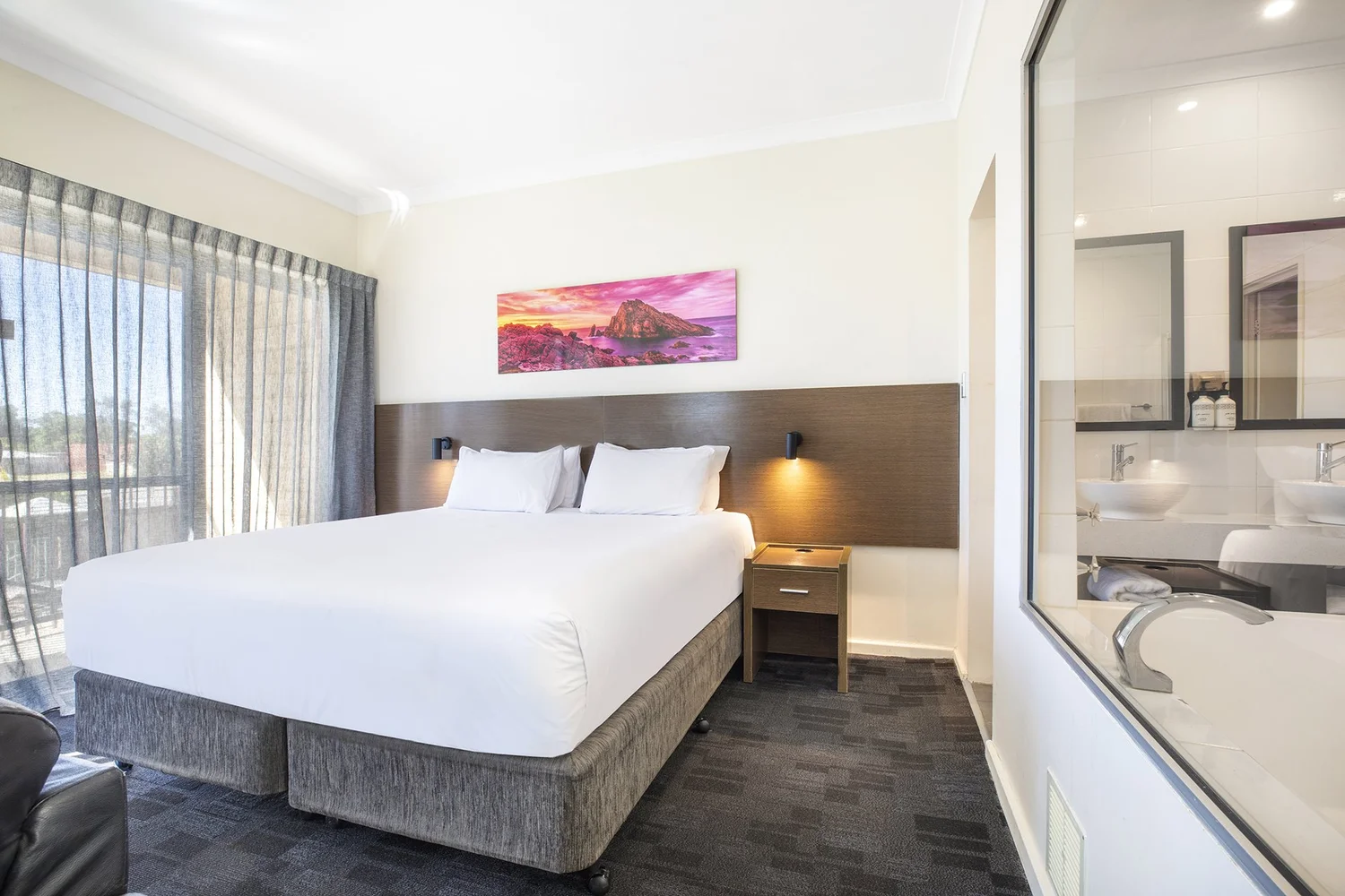 Country Comfort Perth | Best Rates Guaranteed + Earn Frequent Flyer Points