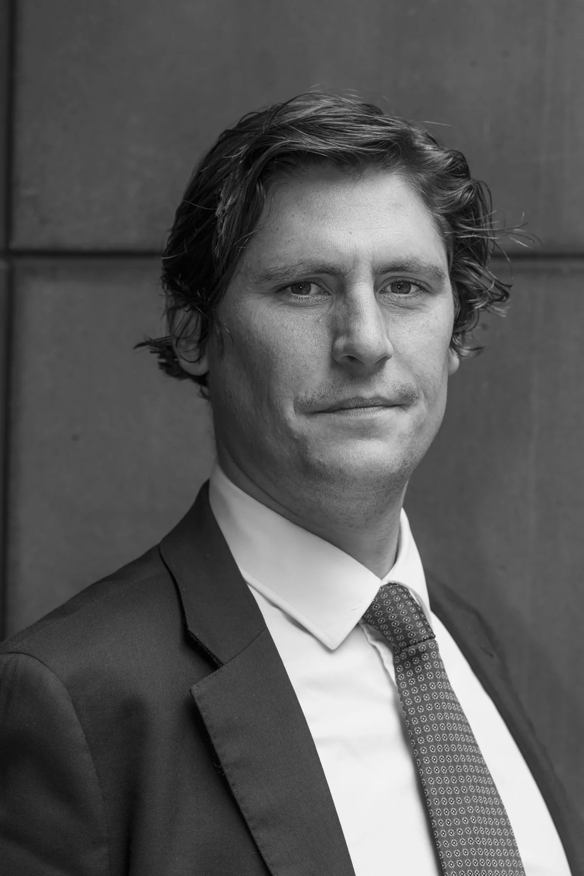 %i — Banking and Finance Brokerage