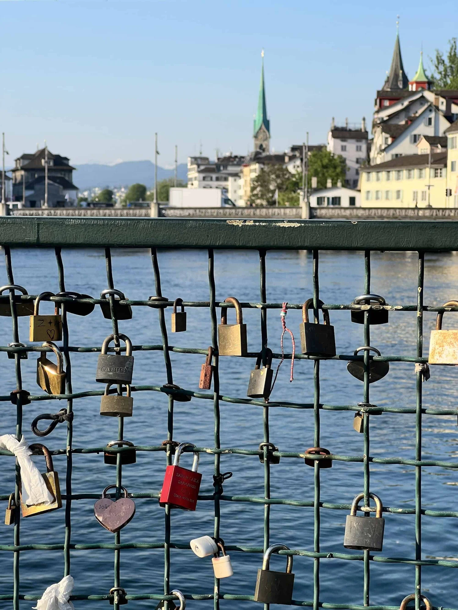 Zurich Fashion: What to Wear in Zurich for a Stylish Summer