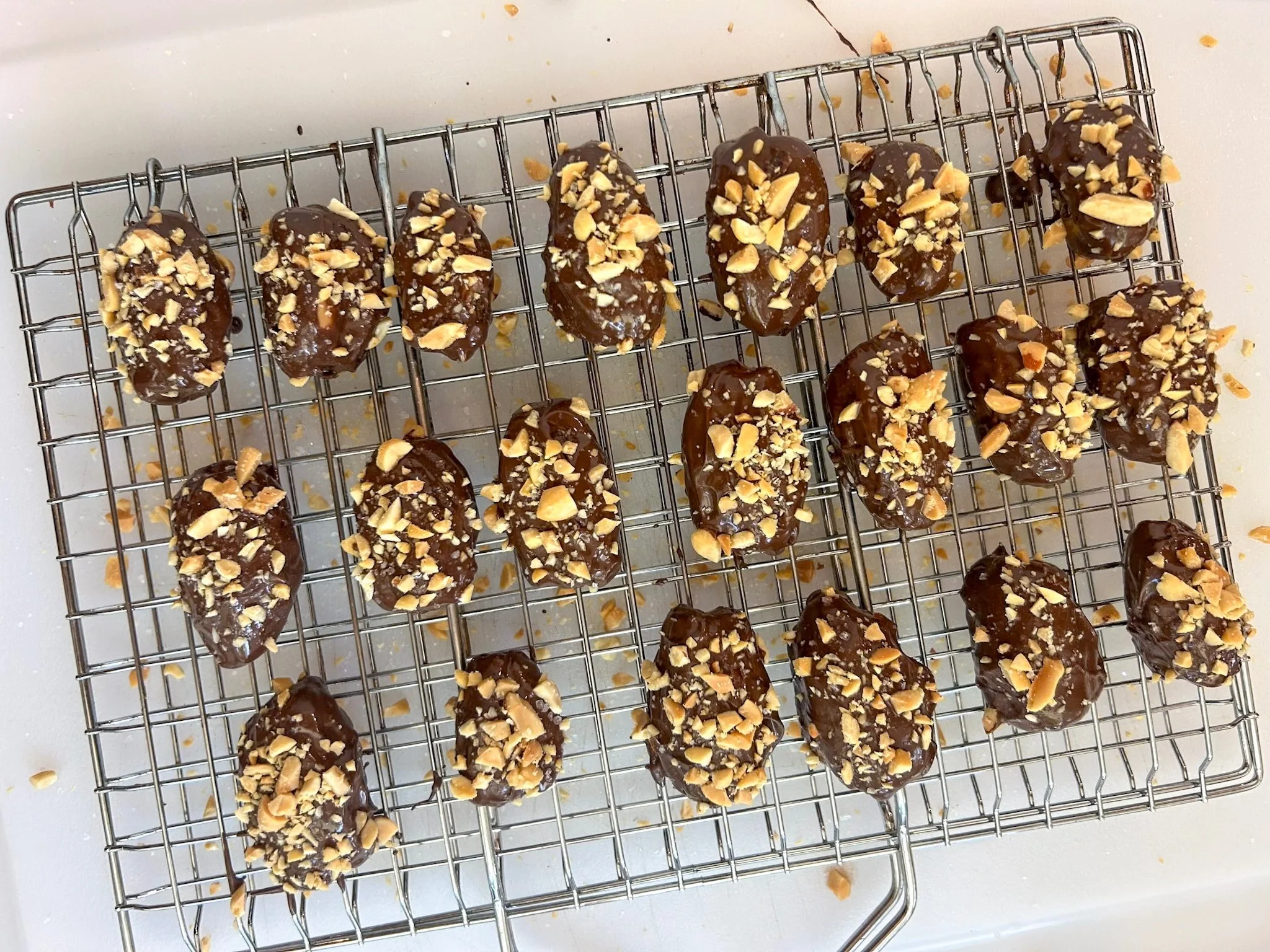 Snickers Dates — Lauren Twigge Nutrition