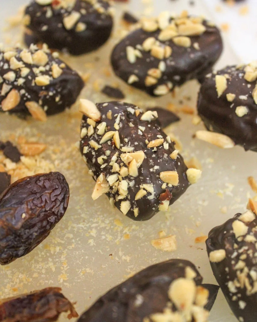 Snickers Dates — Lauren Twigge Nutrition