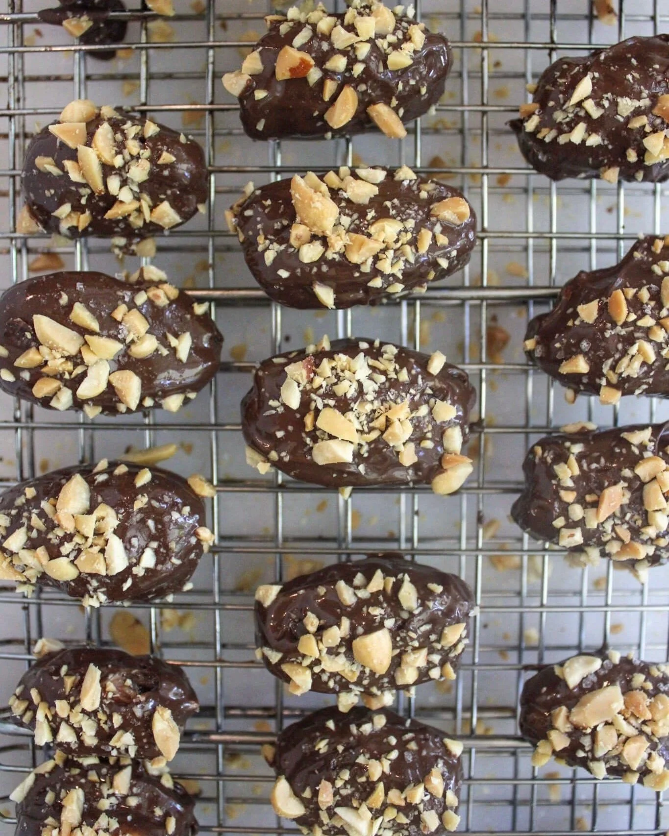 Snickers Dates — Lauren Twigge Nutrition