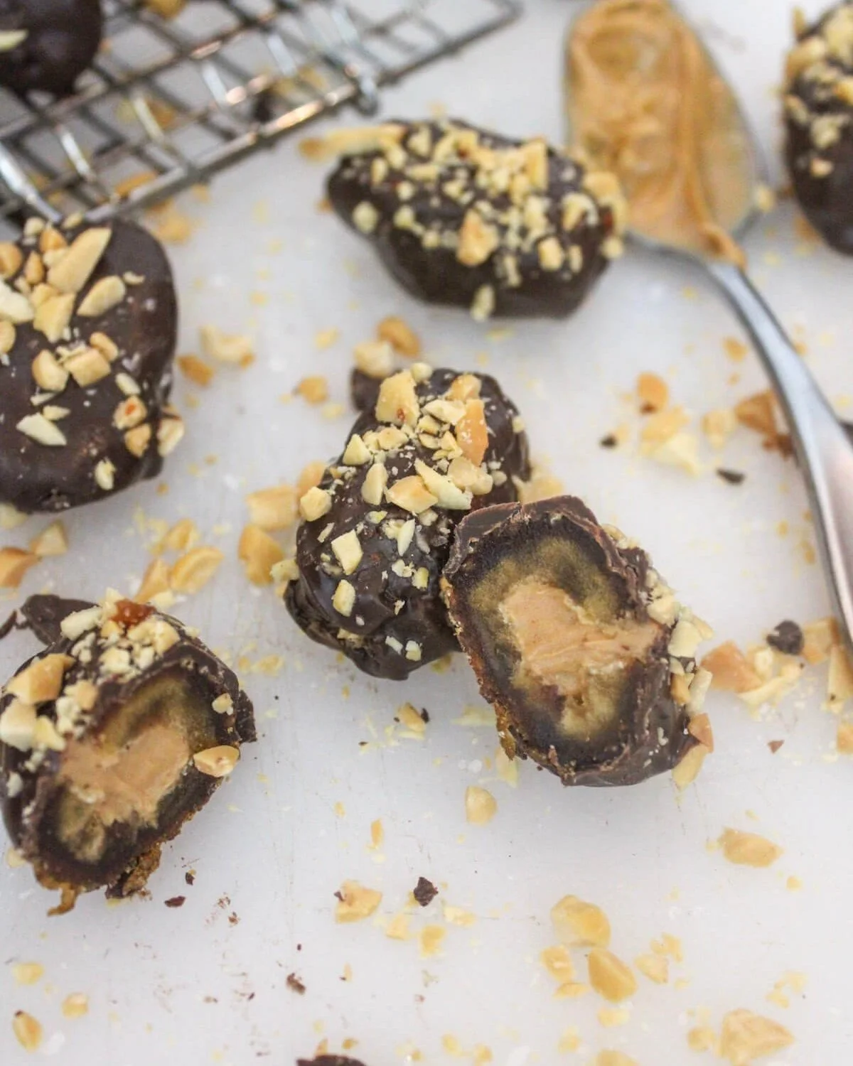 Snickers Dates — Lauren Twigge Nutrition