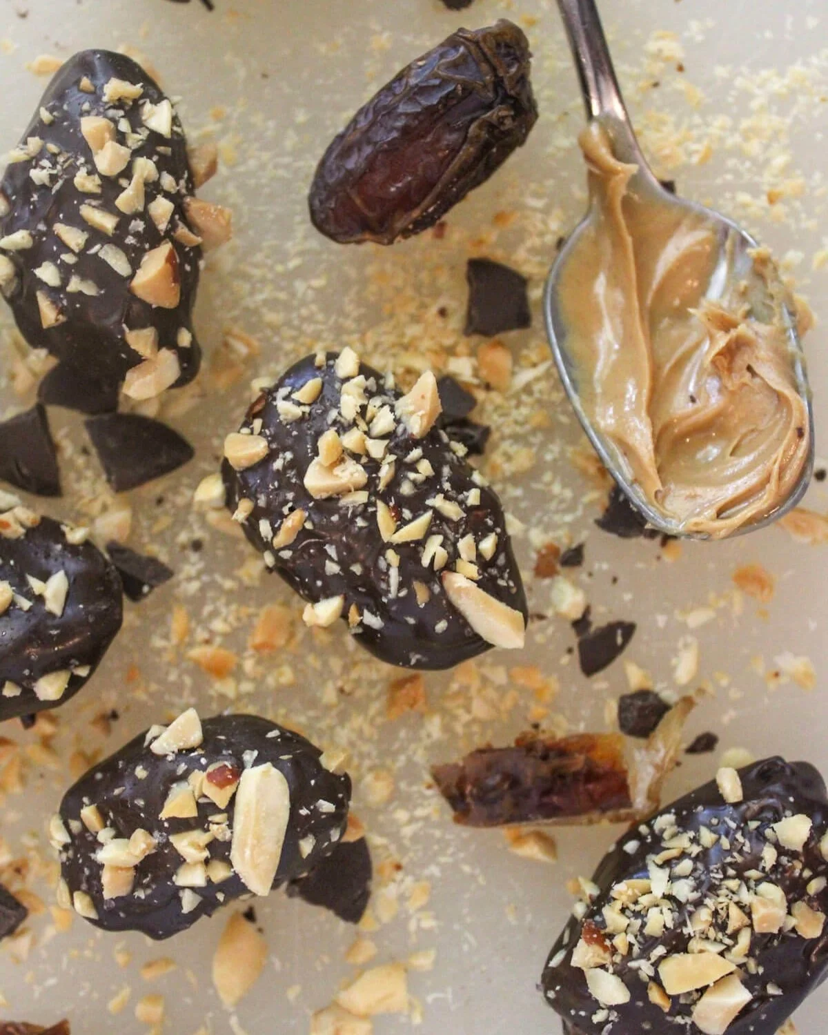 Snickers Dates — Lauren Twigge Nutrition