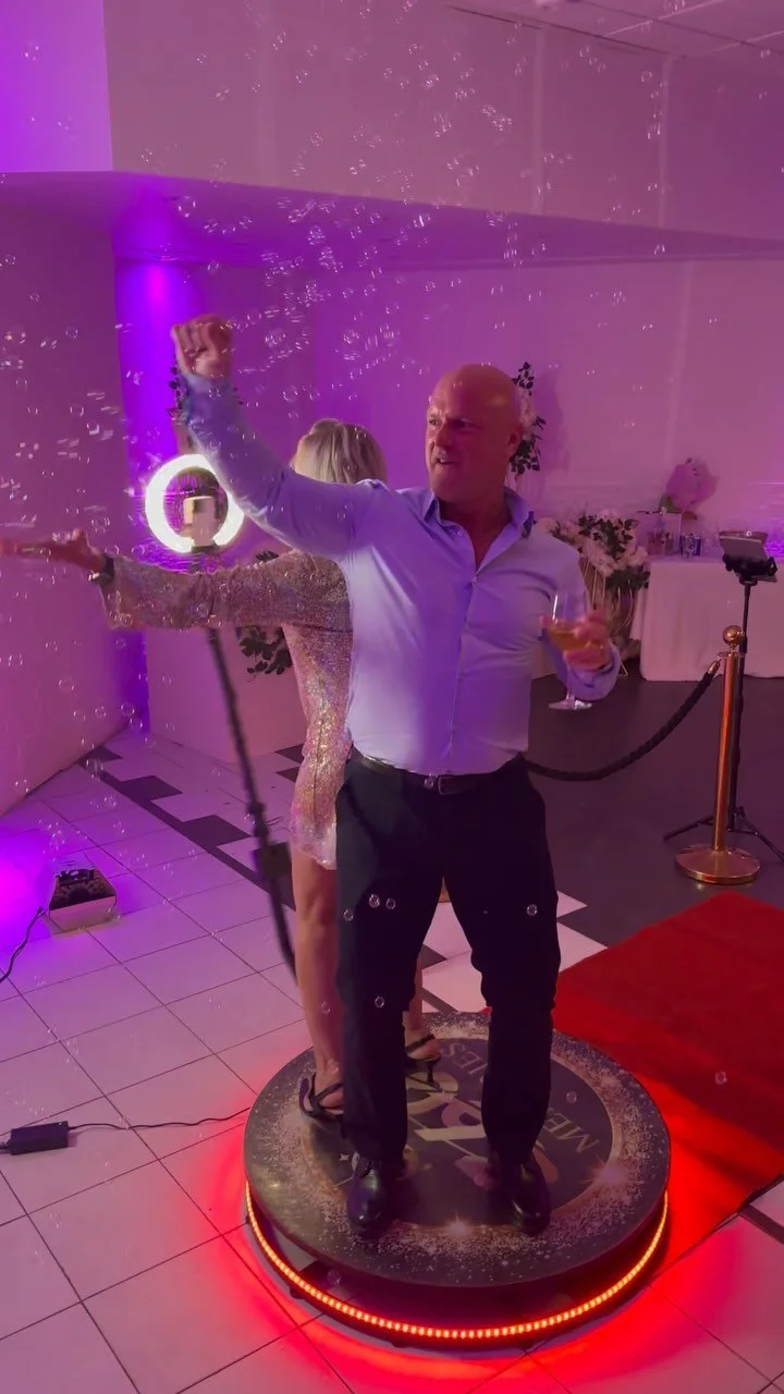 360 Memories • Hyr 360 Video Booth, SmileBox, Digital Fotobås