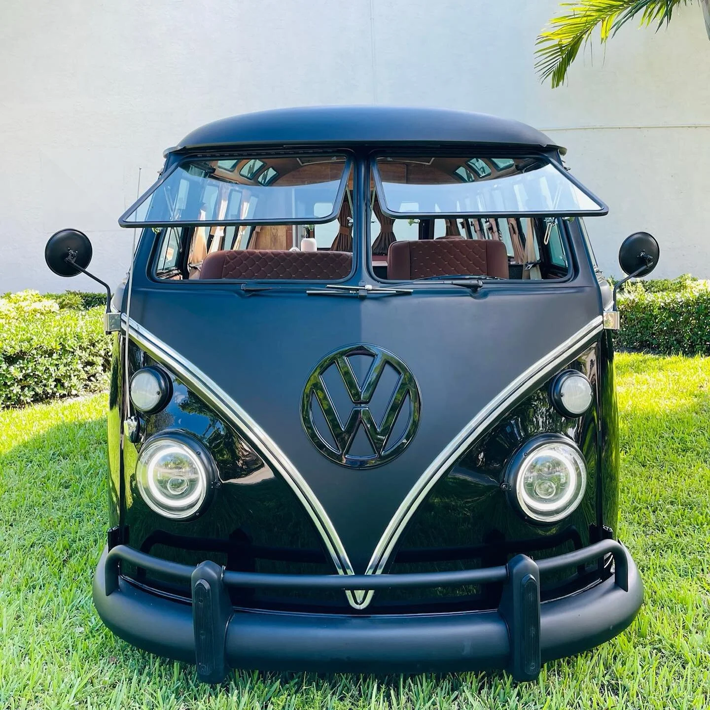 Kombi Collective - Custom Vintage Volkwagen Buses