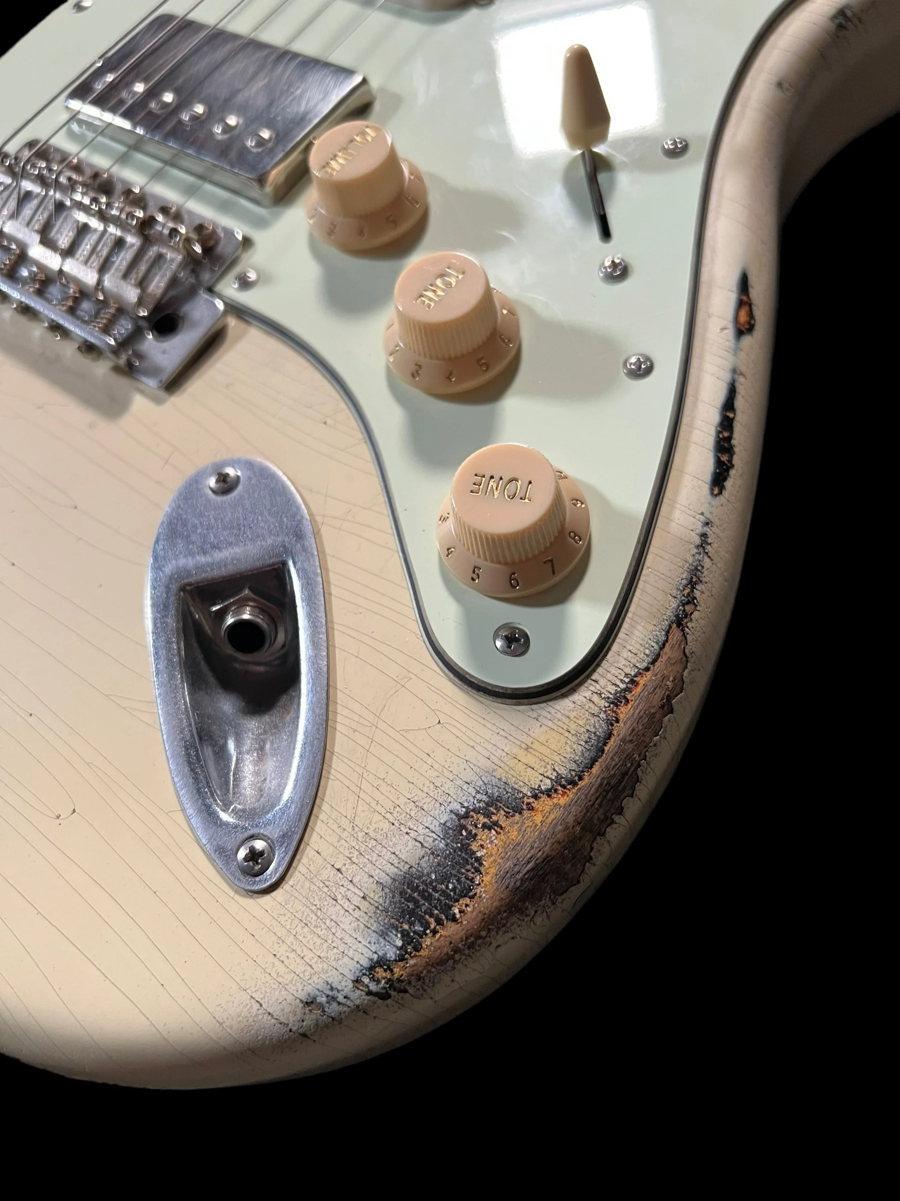 10S Guitars: HSS Strat -White Over Sunburst Relic — Guitar Emerge
