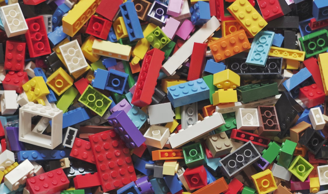 Legos — WHITE RIVER FAN CON