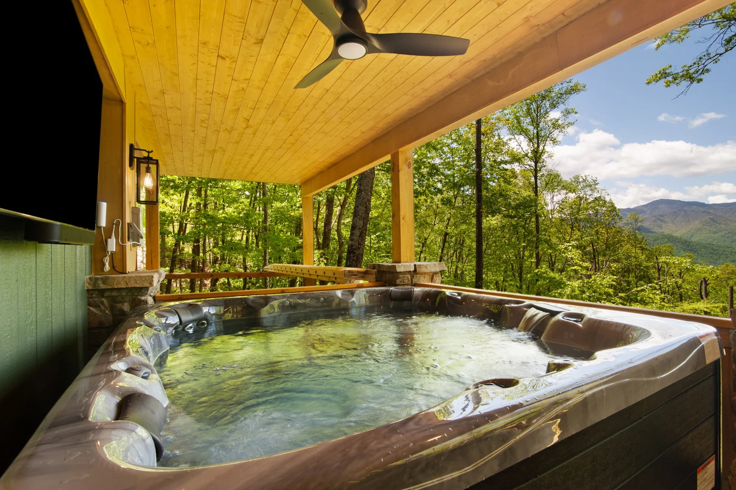 Rocky Face Retreat, Canton NC — Carolina Luxury Rentals