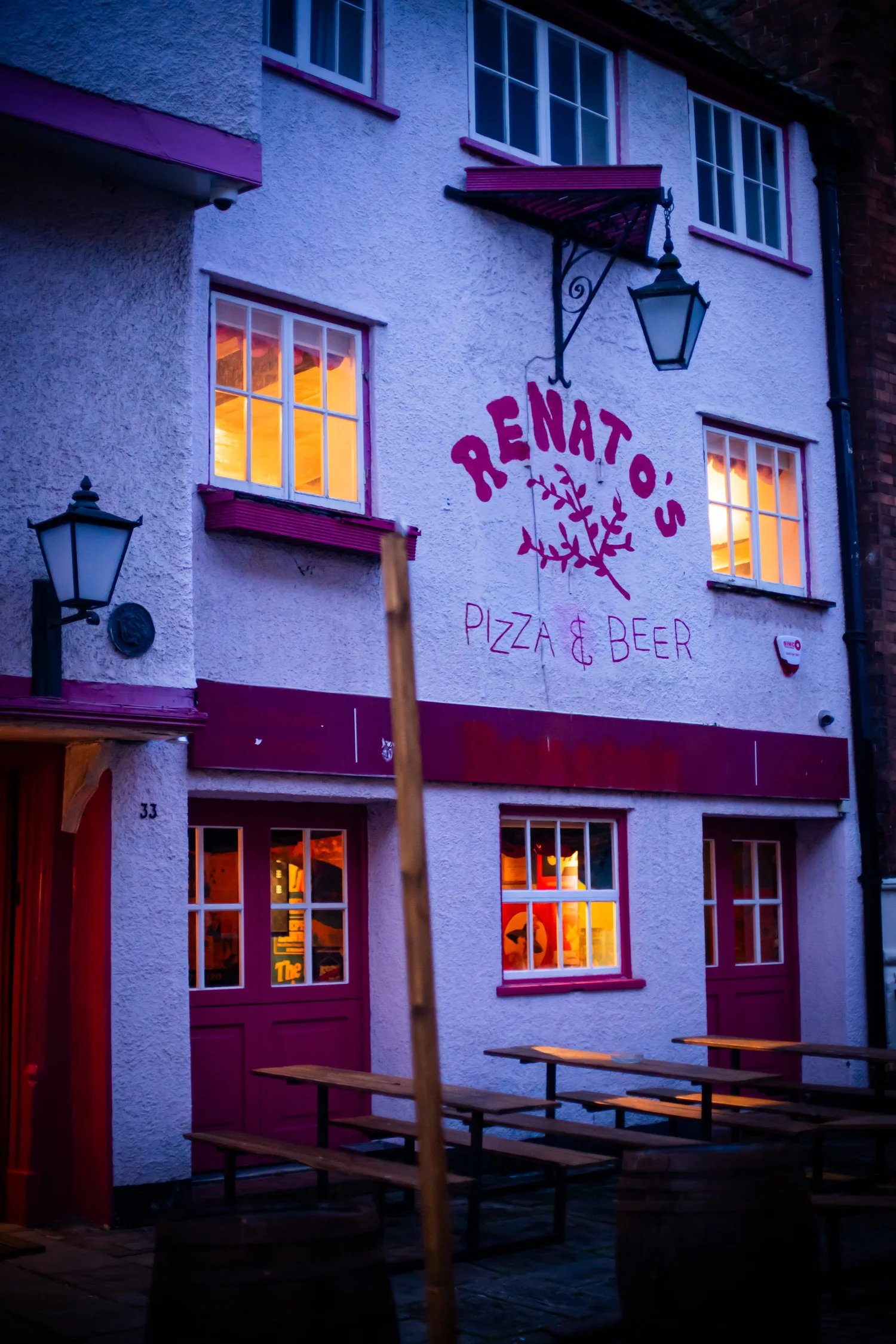 Renatos Bar and Restaurant