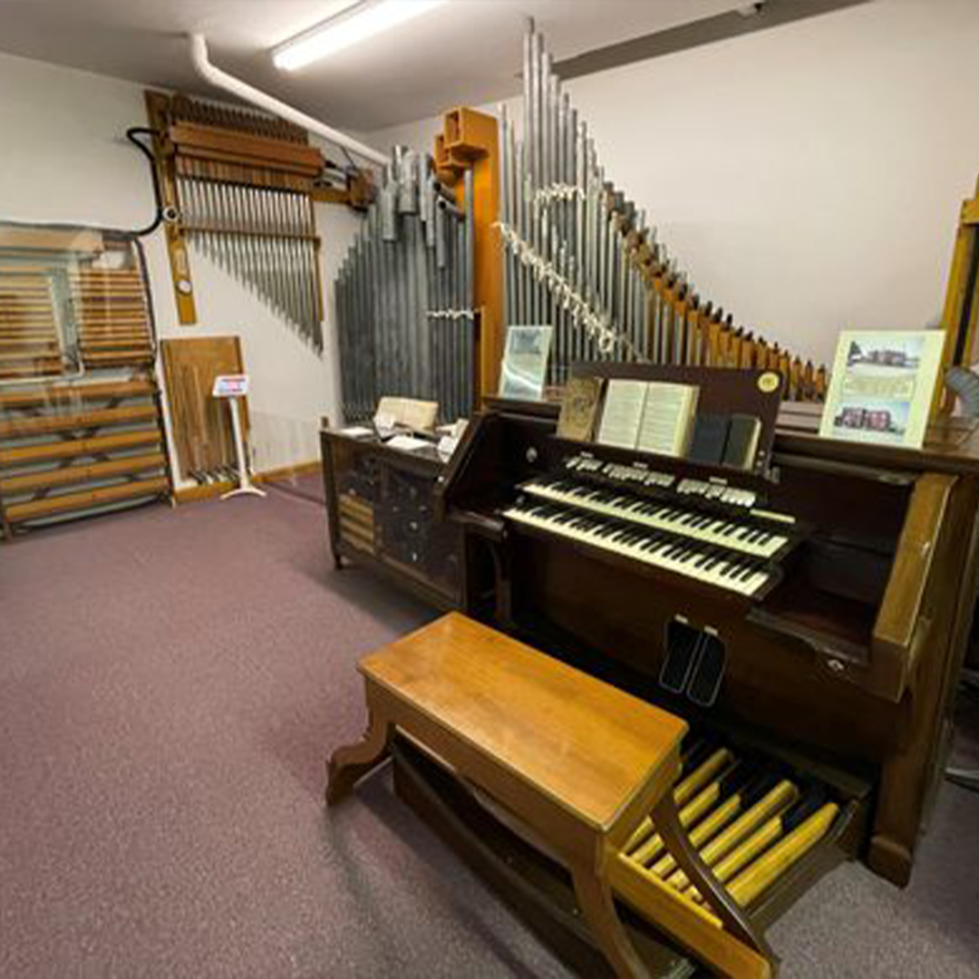 SHOWCASES — VIRGINIA MUSICAL MUSEUM & MUSIC HALL OF FAME