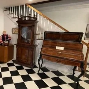SHOWCASES — VIRGINIA MUSICAL MUSEUM & MUSIC HALL OF FAME