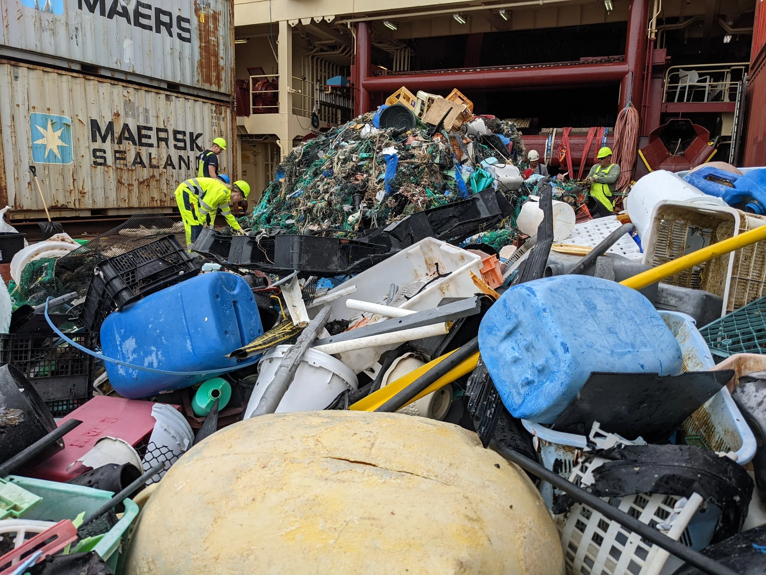 Marine Debris Research at the Great Pacific Garbage Patch — Foresight ...