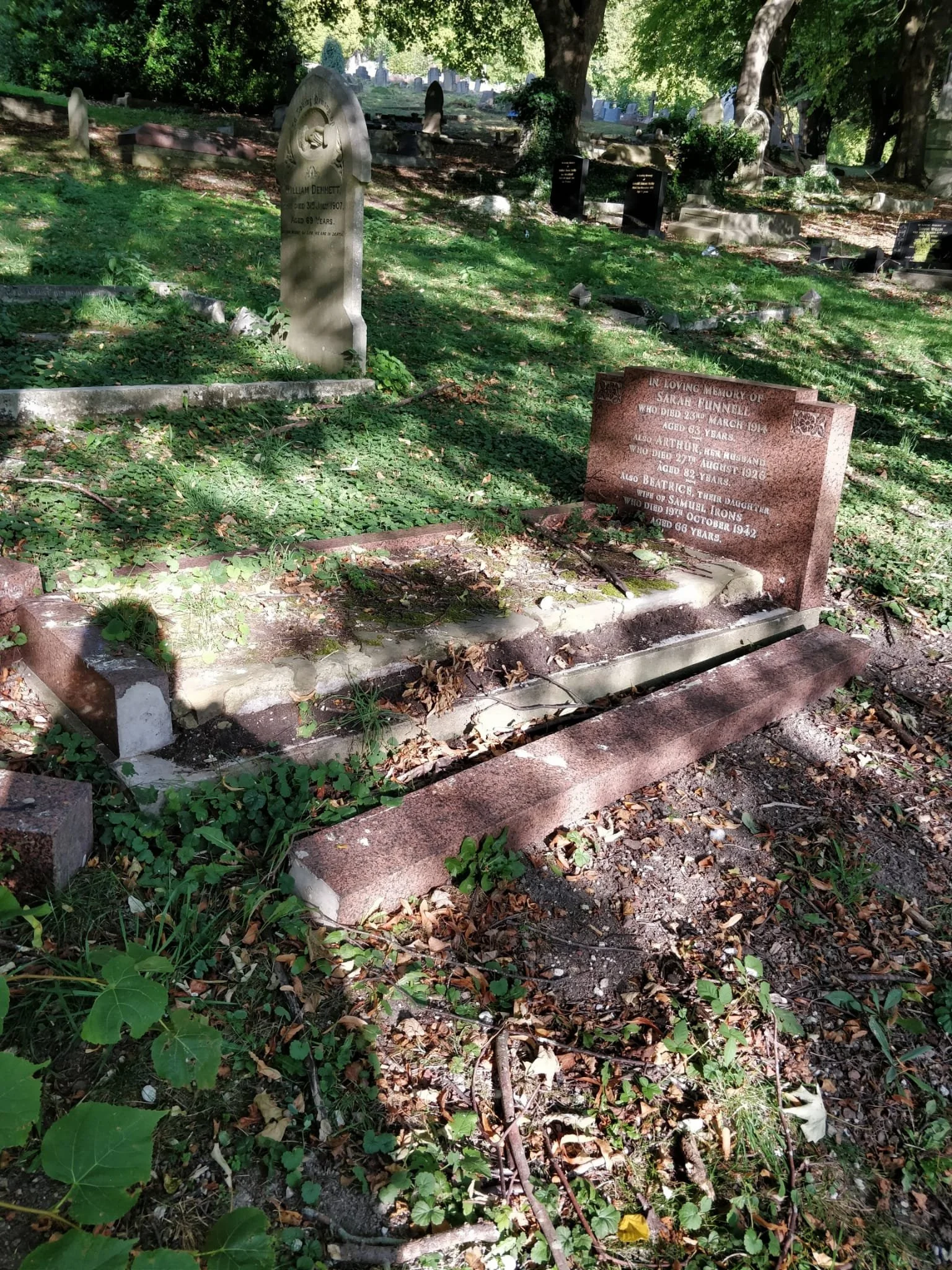Records & Memorials — Luton Church Burial Ground