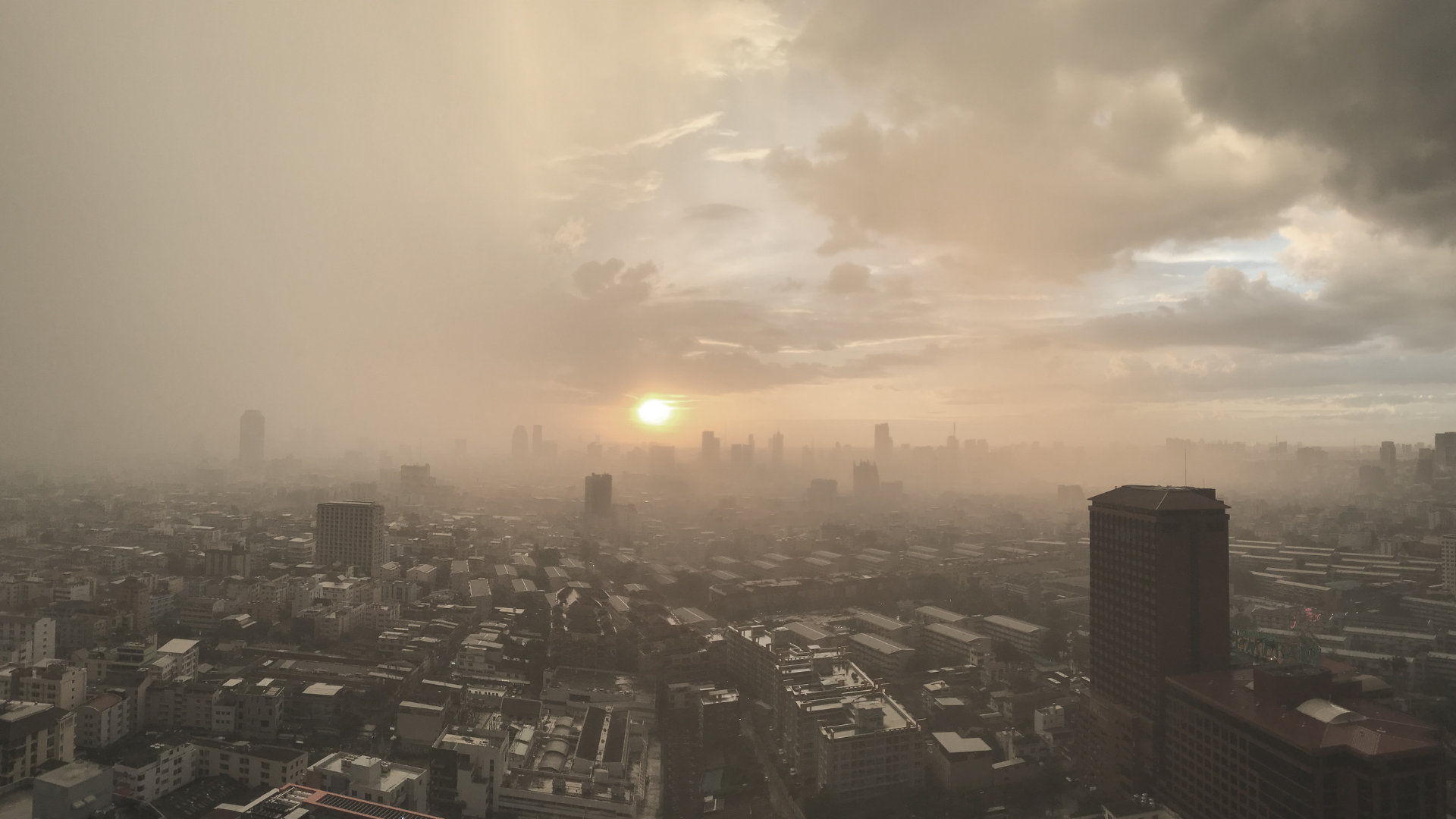 Understanding the Risks: Indoor vs. Outdoor Air Quality — Vibrant ...