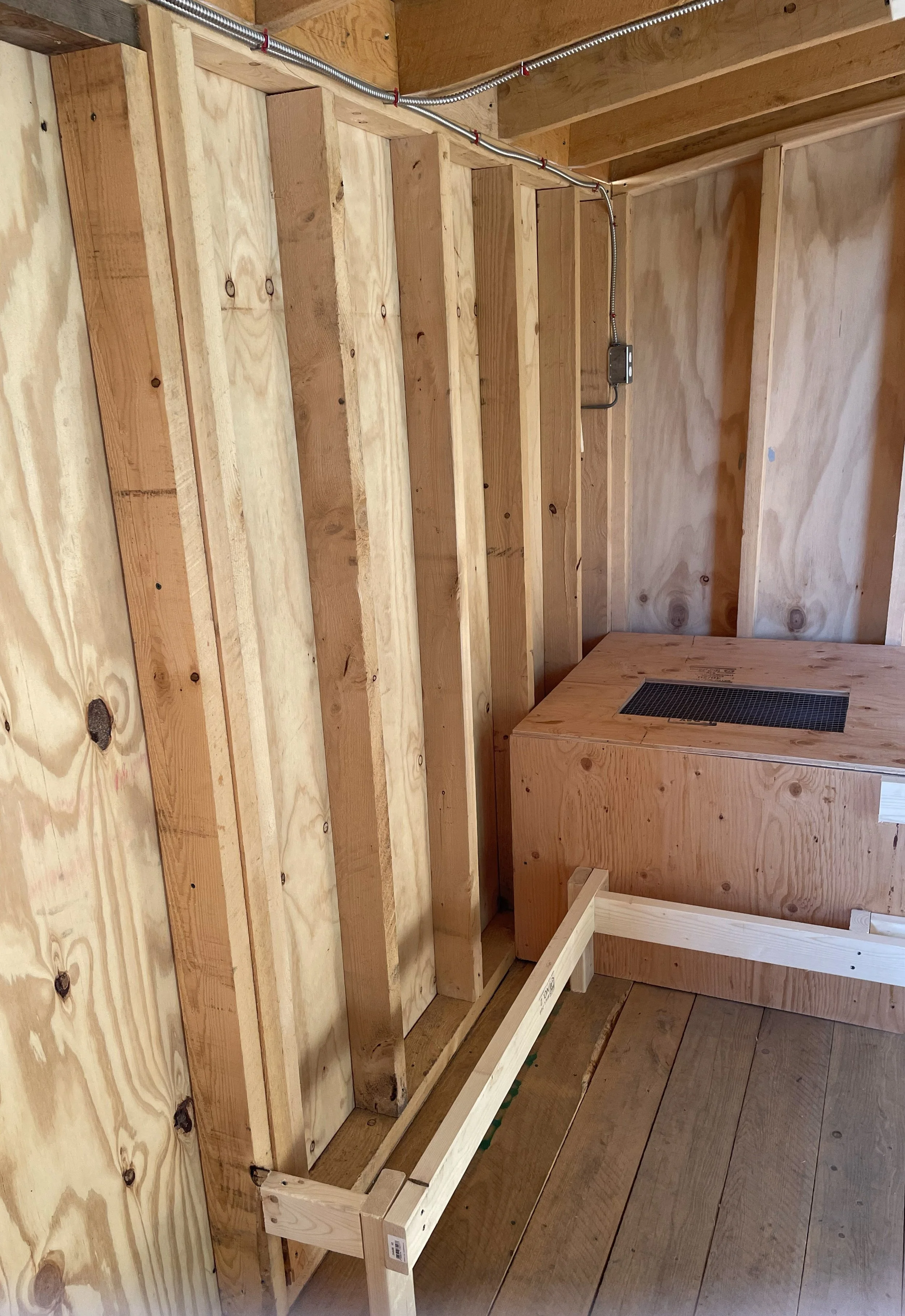 How we Built our Farrowing Unit — Hickory Hooves