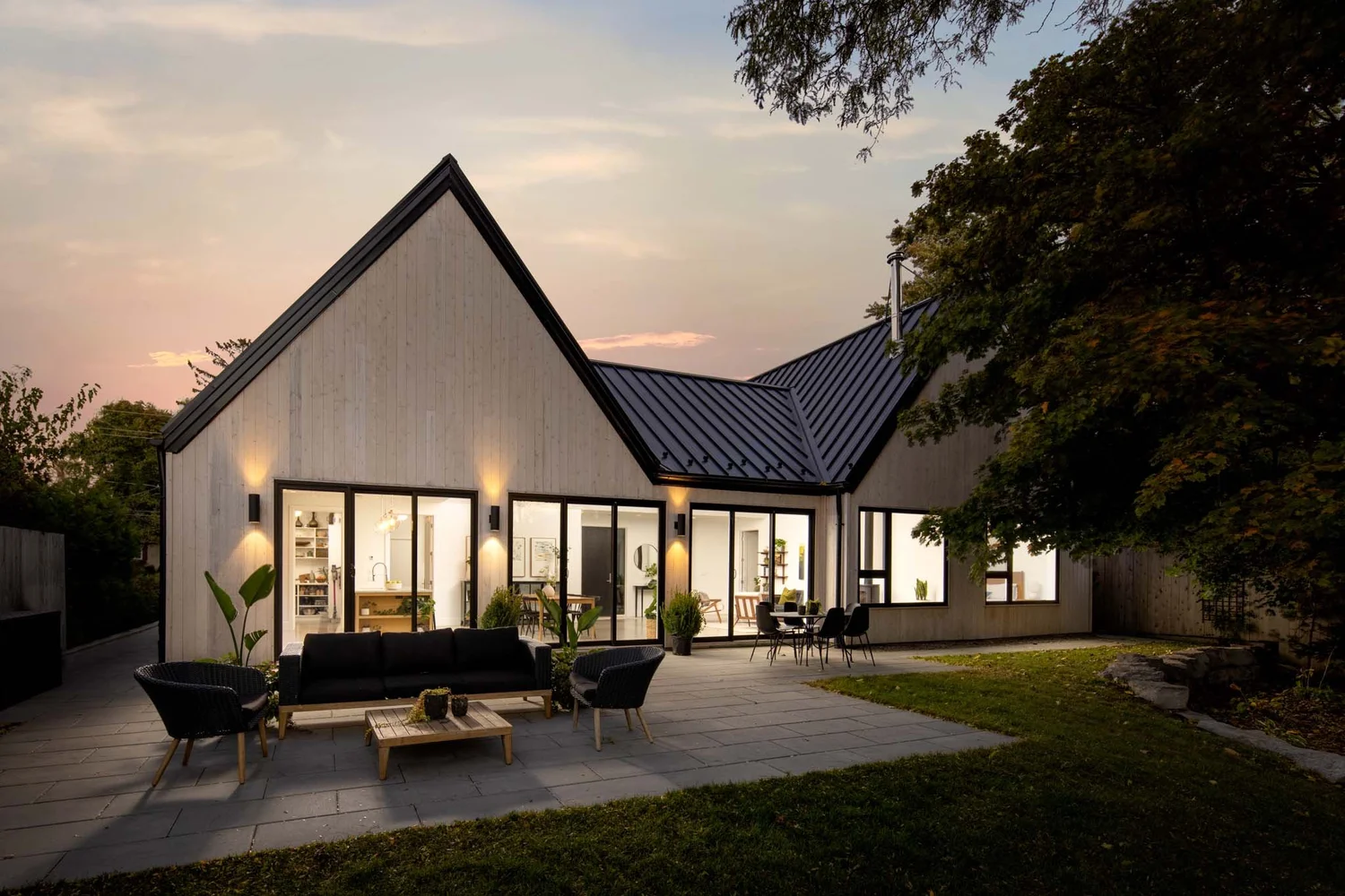 ‘J’ Residence — Dory Azar Architect Inc.