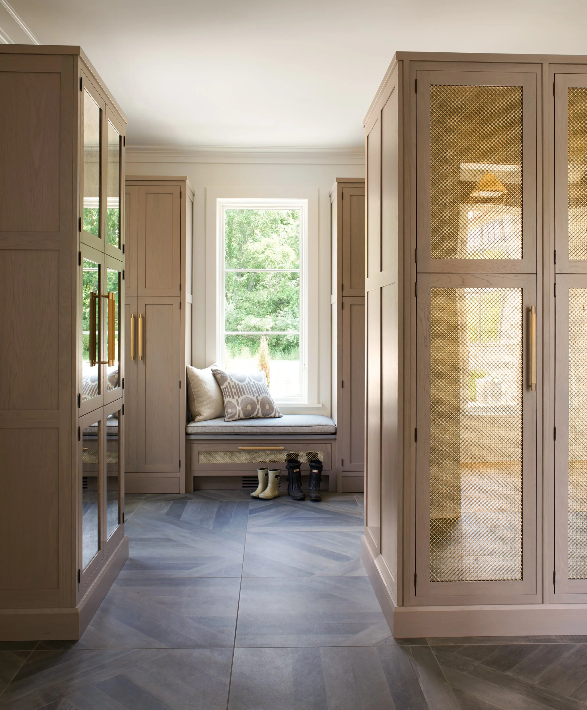 Michigan Freshwater Farmhouse | Elizabeth Krueger Design