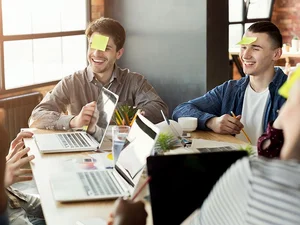 Réunions, Ateliers, Formations : 10 Ice Breakers Courts et Pratiques