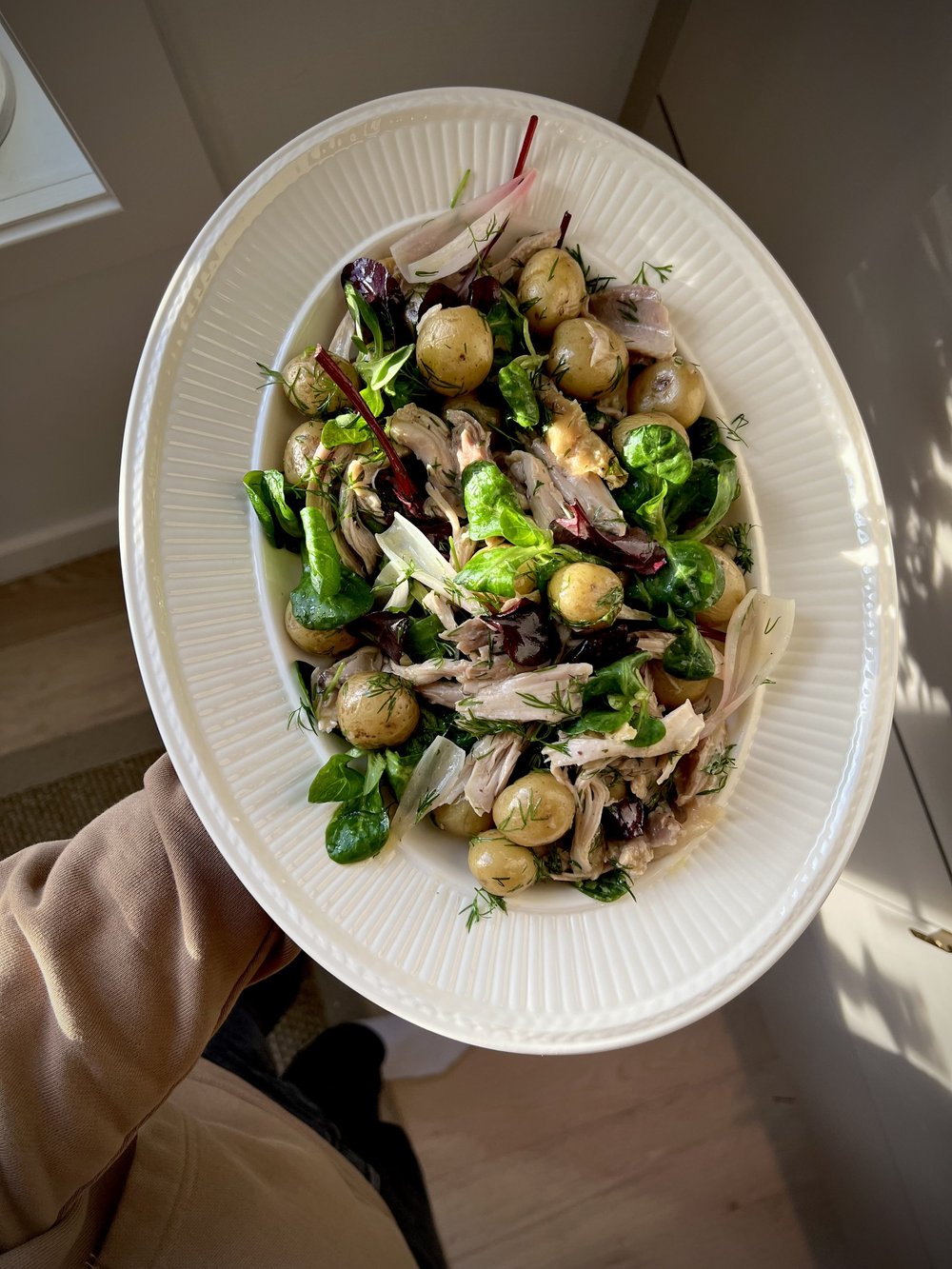 Kylling- og potetsalat — sultne gutter