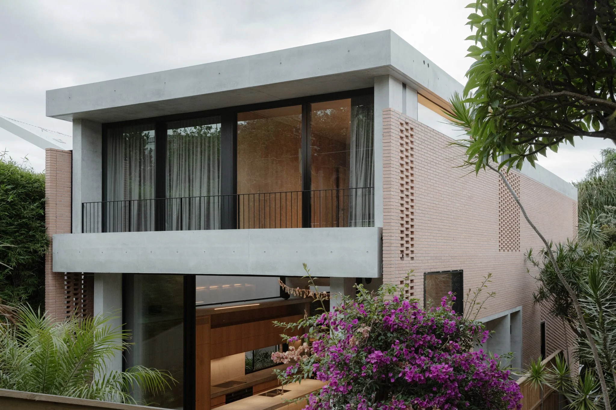 GULLY HOUSE — LOHAS