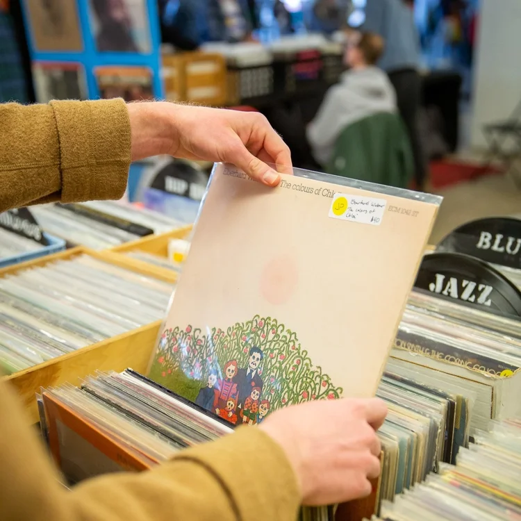 About — VinylCon!